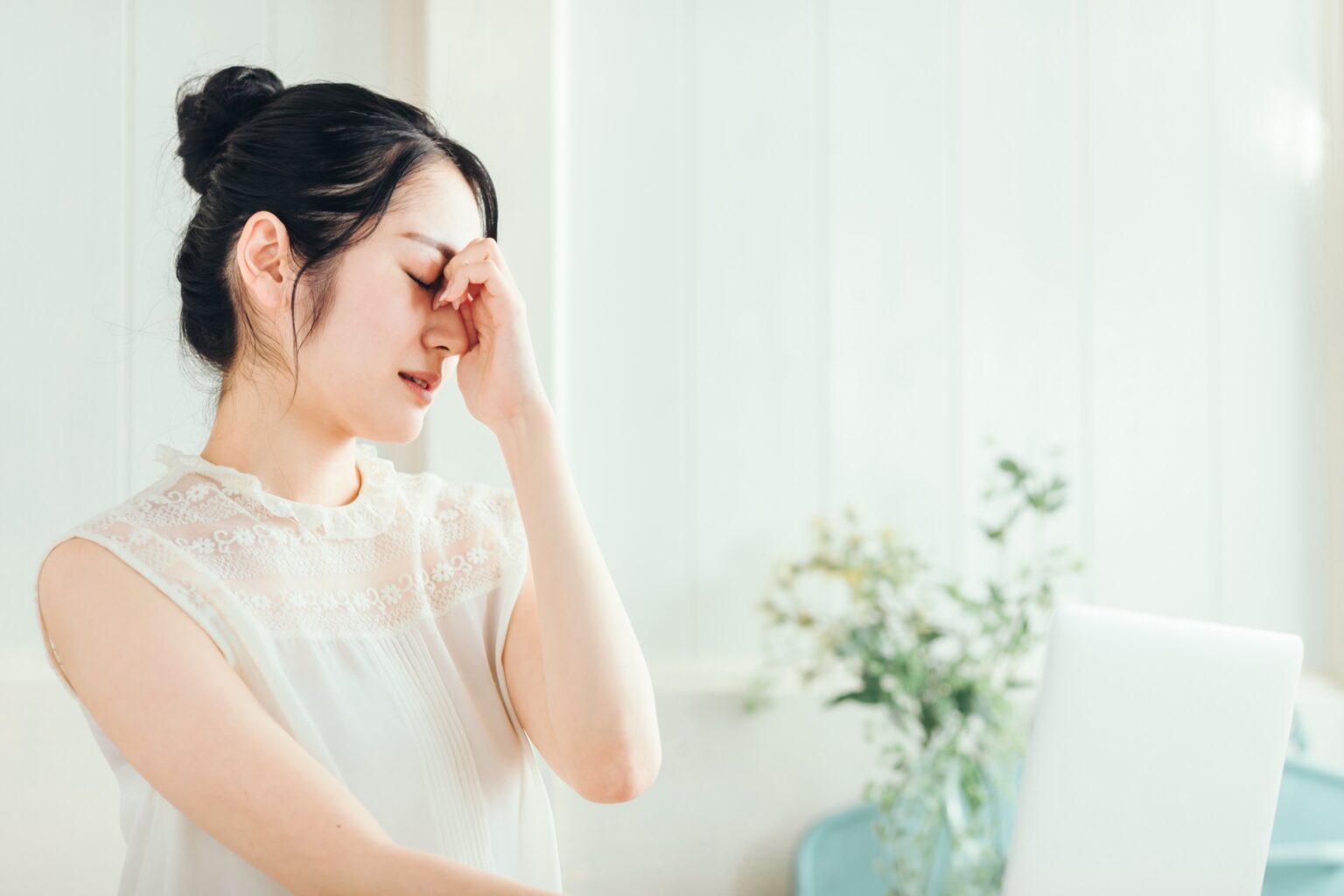 疲れ目(眼精疲労)に効くツボ - ツボのことならツボラボ / 361個のツボの場所がわかる 症状から361個のツボの場所や効能が検索できるツボ辞典。ツボ押しやお灸で体質改善したい人へ一目でツボ ...